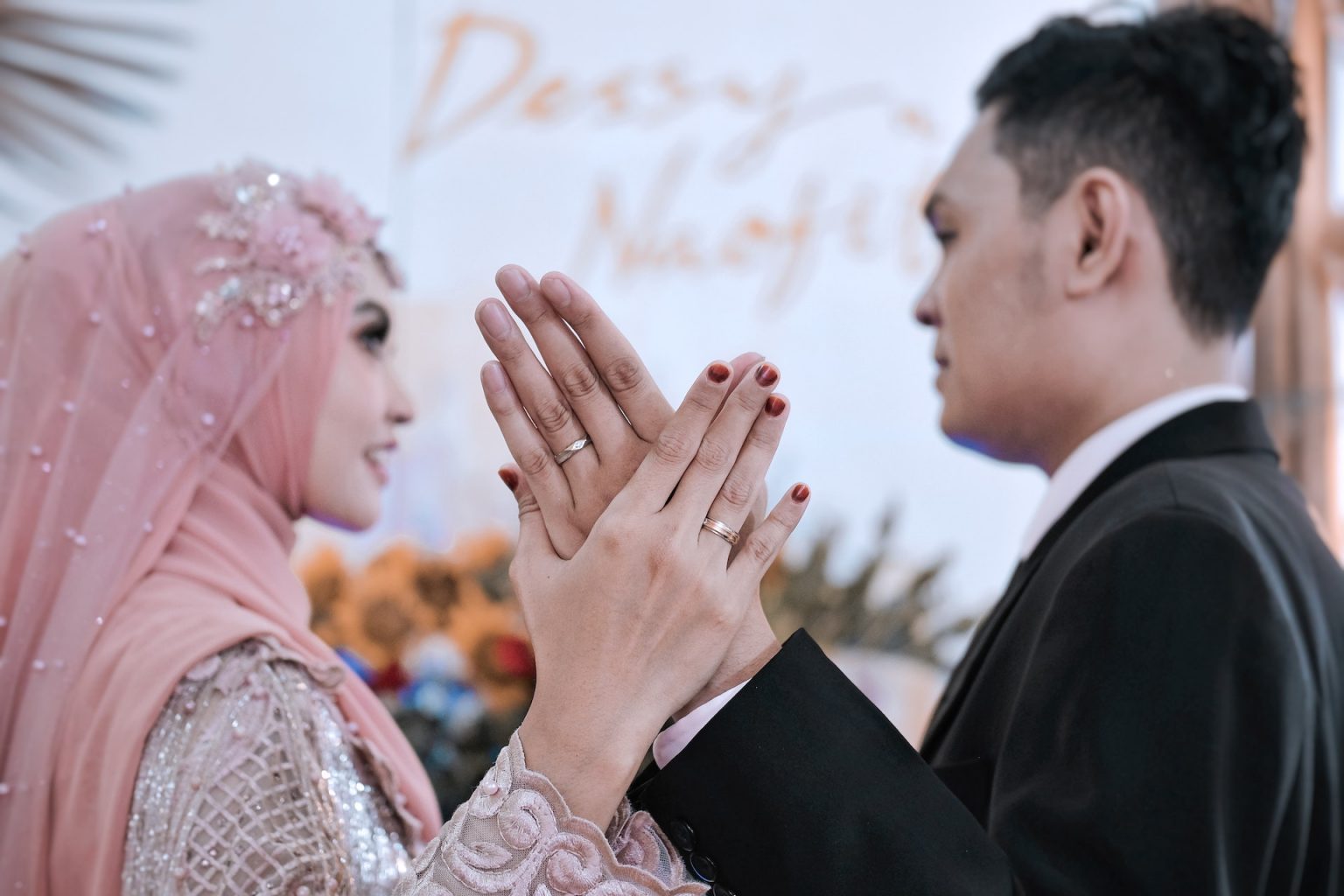 A Guide to Understanding Indonesian Weddings Traditions - Jothishi
